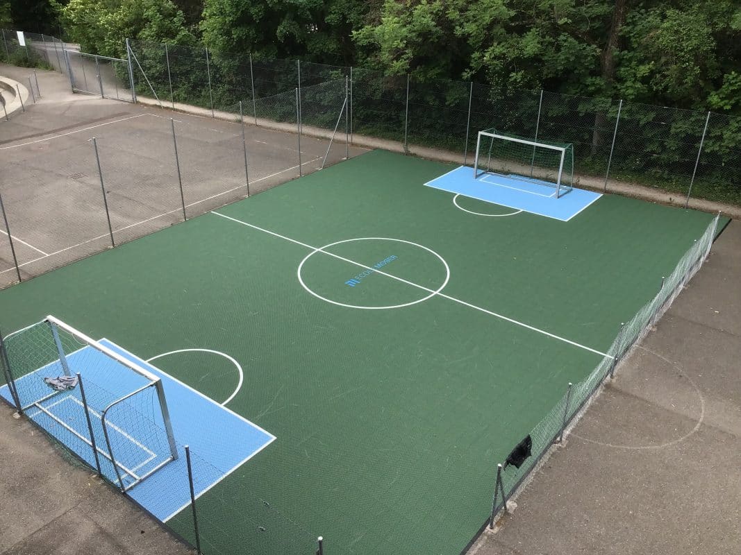 Dimension terrain de foot : normes officielles et recommandations pour l'aménagement - Holly-Sport